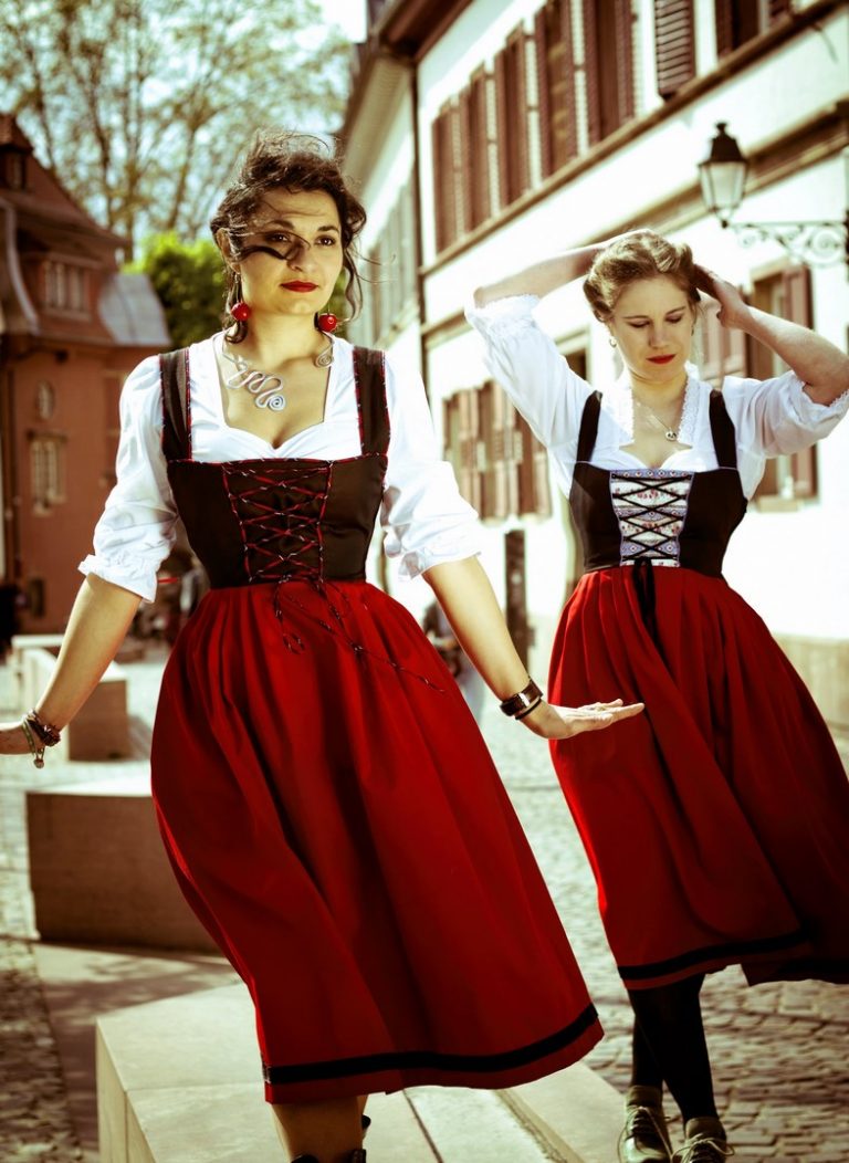 Revisiter le costume alsacien – Les locations de l'atelier la Colombe ...